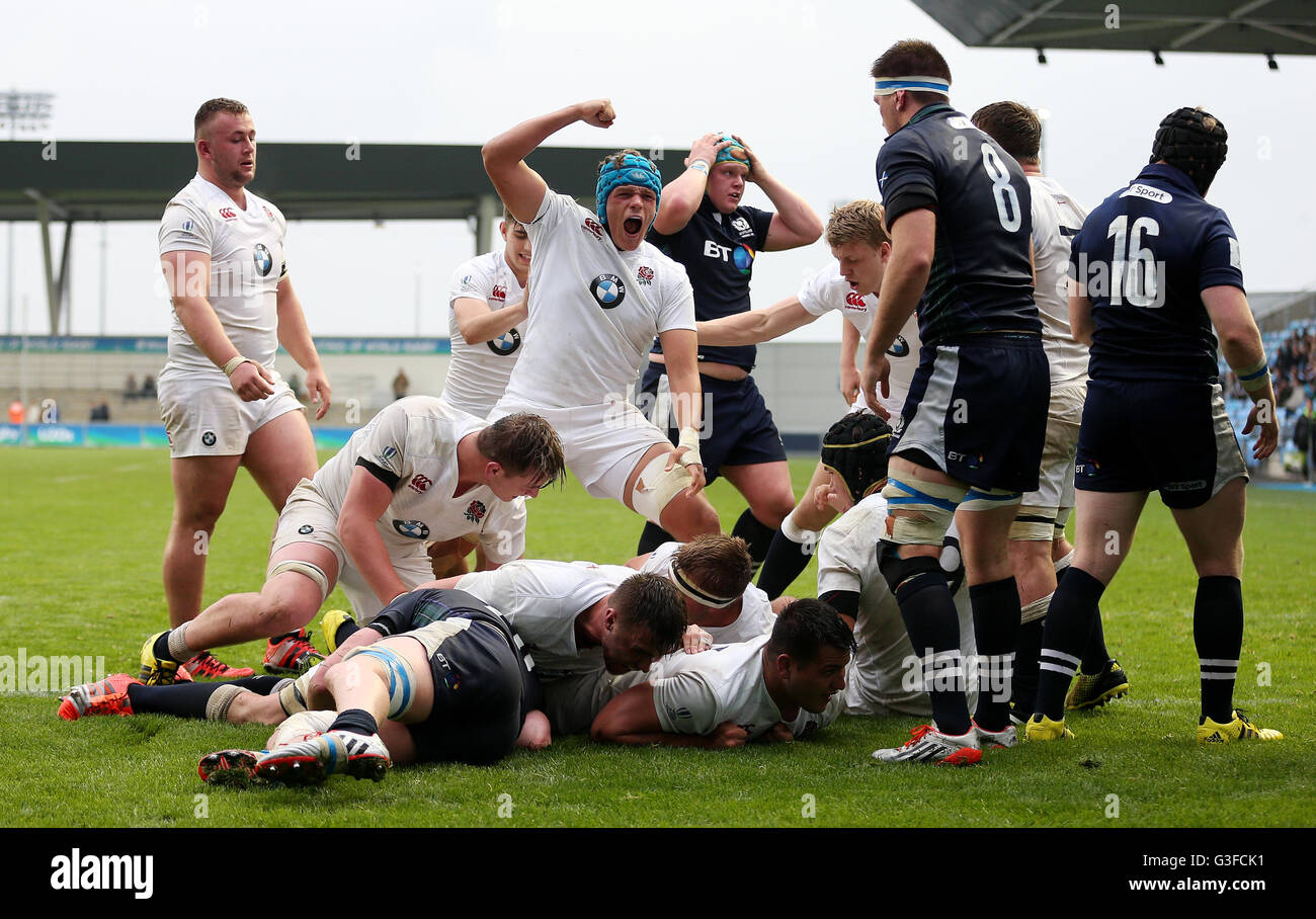 England's Zach Mercer (centre) celebrates Jack Singleton's try during ...