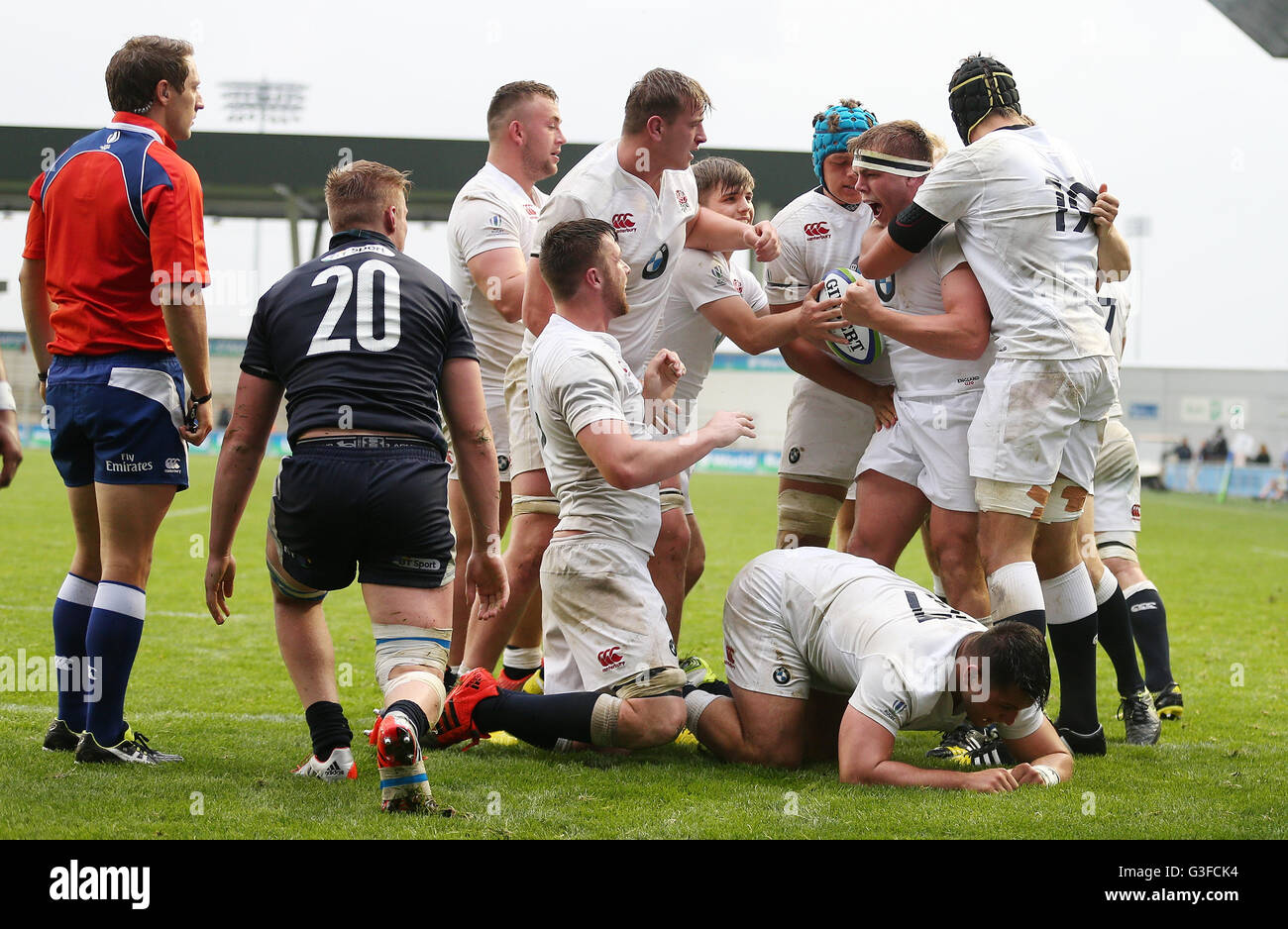 England's Jack Singleton (centre right) celebrates scoring a try with ...