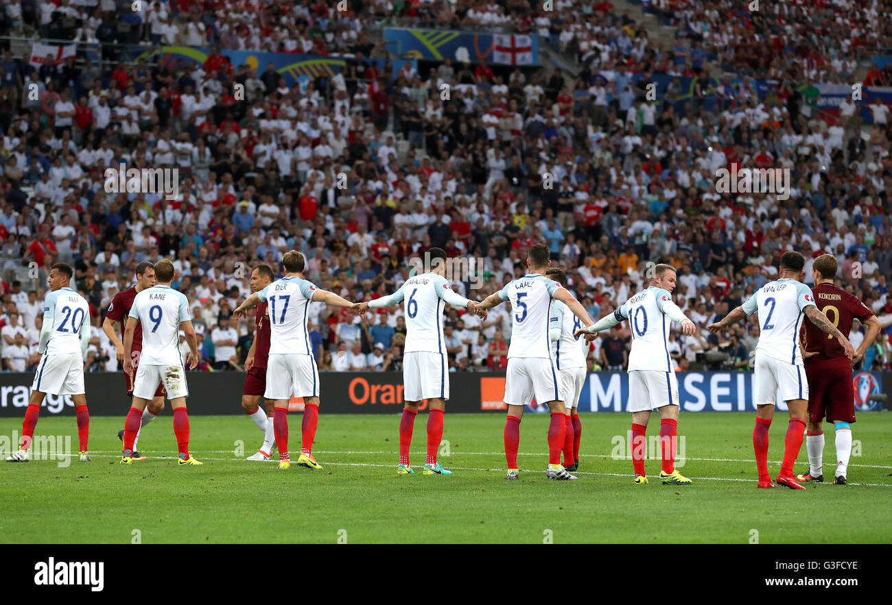 Defensive line hi-res stock photography and images - Alamy