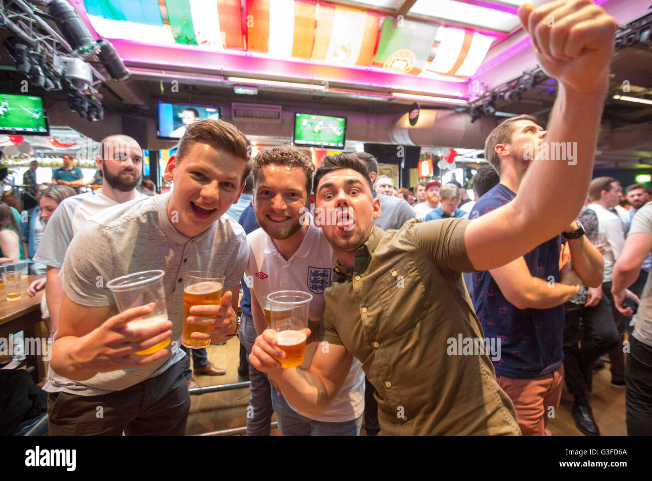 Walkabout pub london hi-res stock photography and images - Alamy
