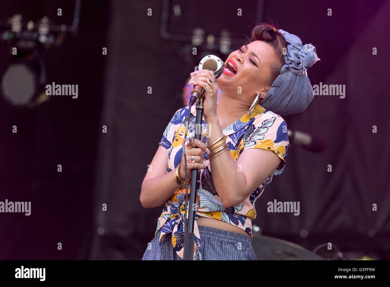 Manchester, Tennessee, USA. 10th June, 2016. Singer ANDRA DAY performs ...