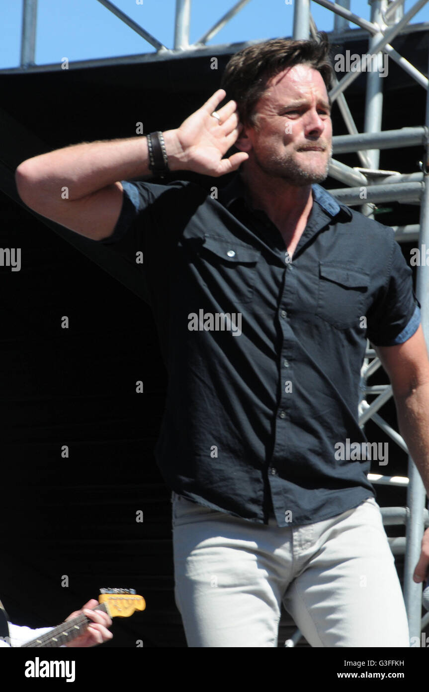 Charles esten cma 2014 hi-res stock photography and images - Alamy