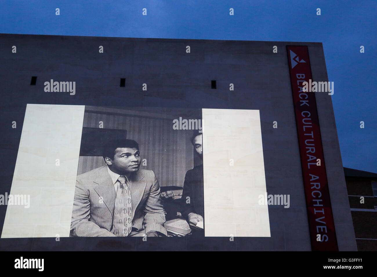 London, UK. 10th June, 2016. A image of Muhammad Ali by British ...