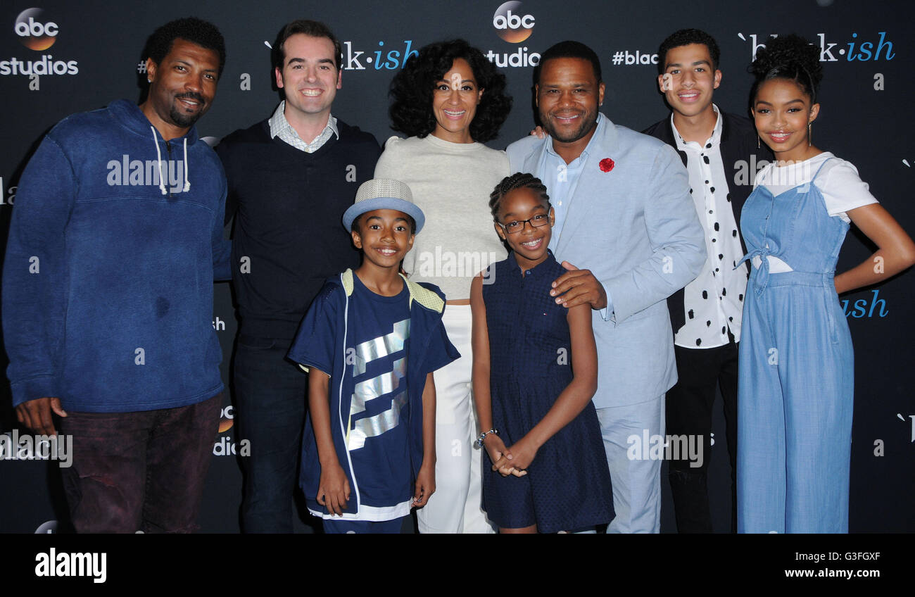 Black ish deon cole hi-res stock photography and images - Alamy