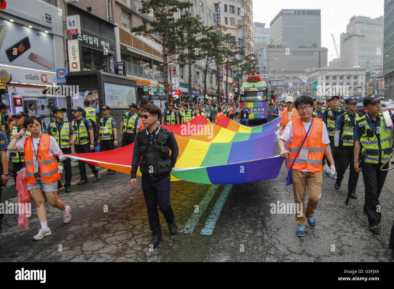 Seoul, South Korea. 11th June, 2016. About Fifty thousand LGBT people ...