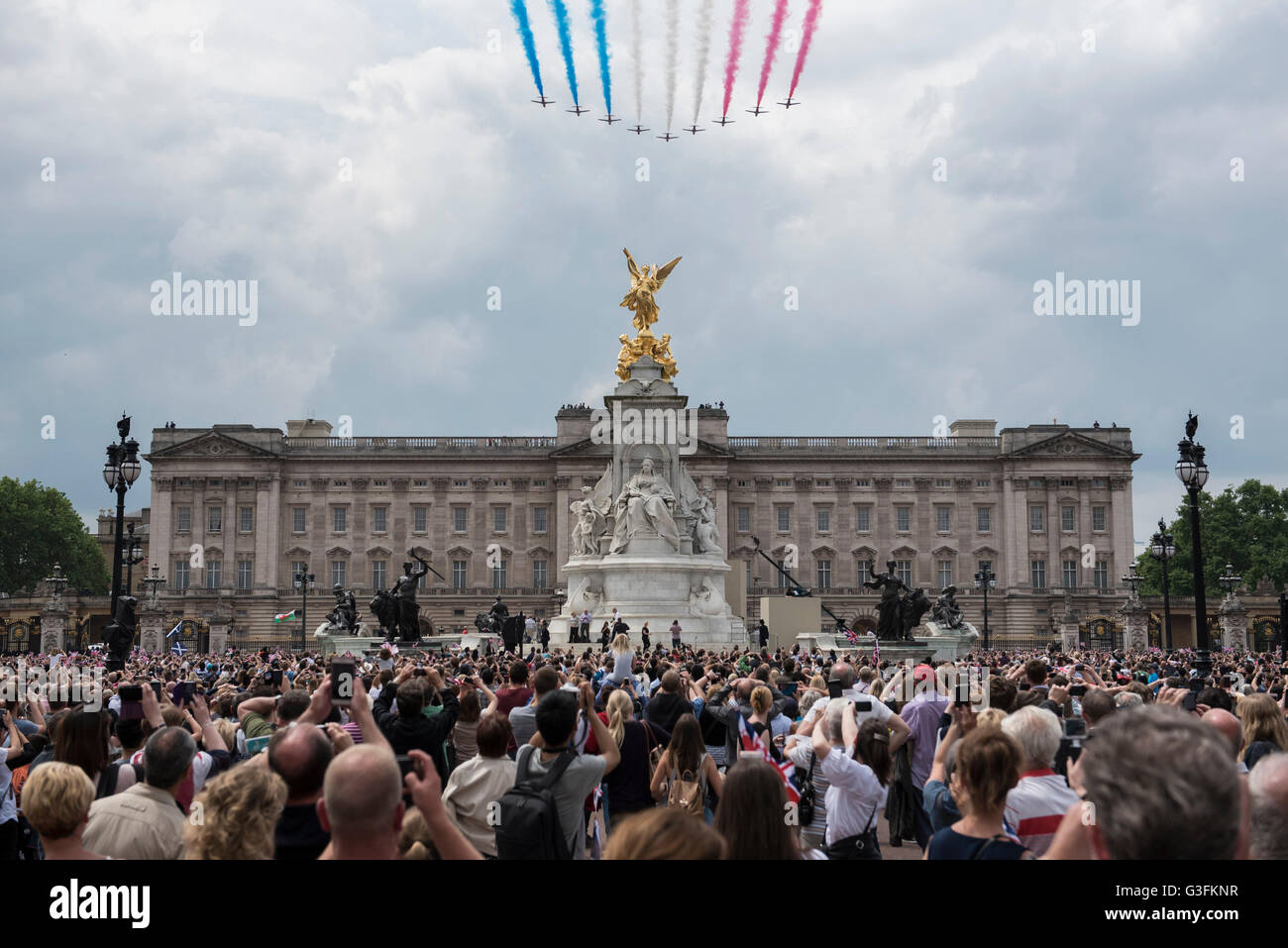 11 red arrows hi-res stock photography and images - Alamy