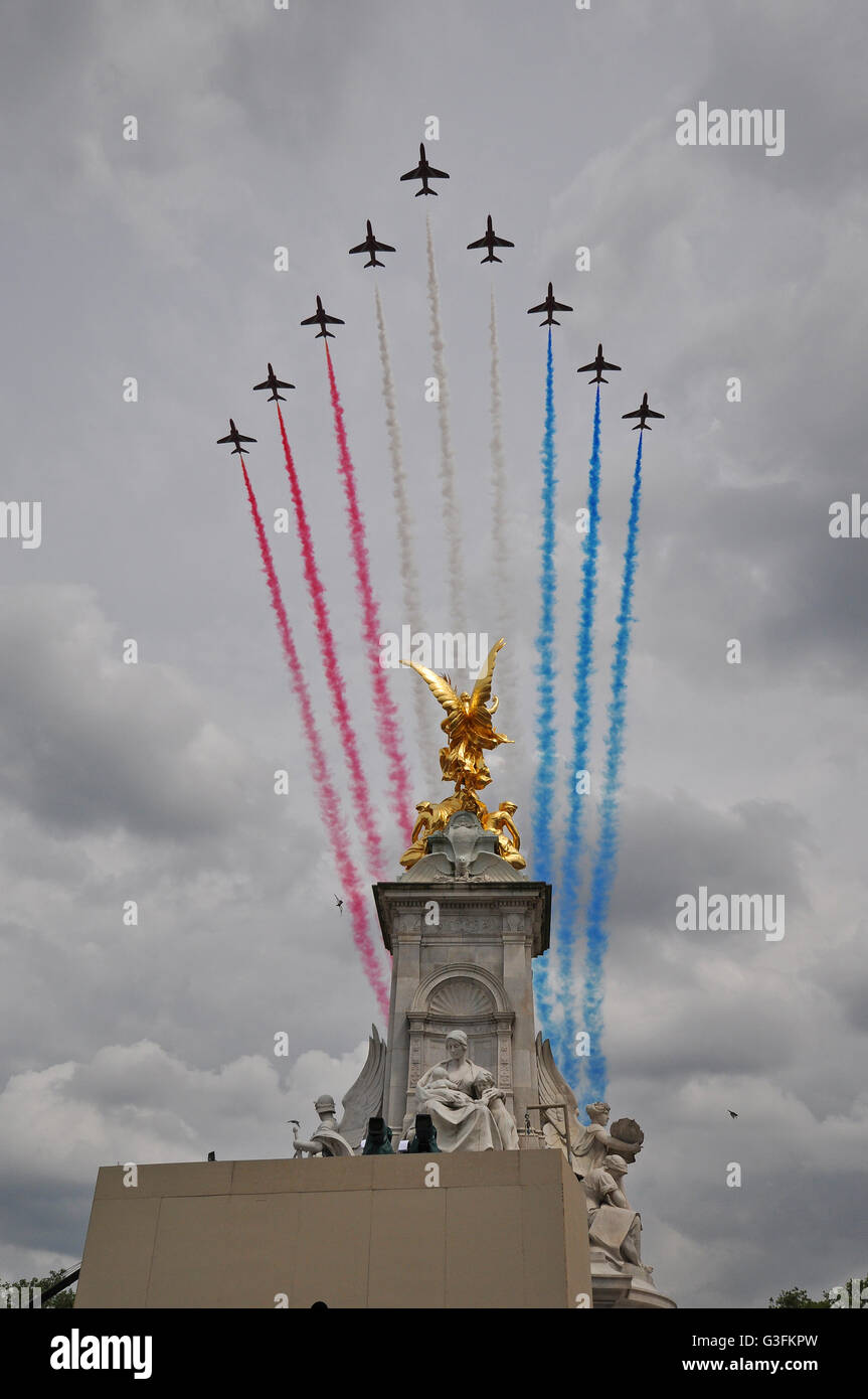 Red Arrows over Victoria Memorial after Trooping the Colour Stock Photo ...