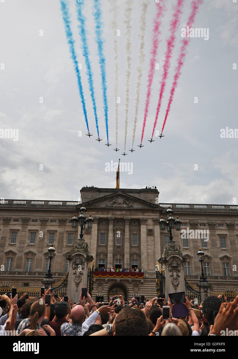 Queen's Birthday Flypast by the Red Arrows over Buckingham Palace after ...
