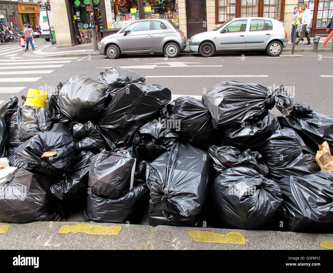 Strike of garbage collection, Paris, 75006, France Stock Photo - Alamy