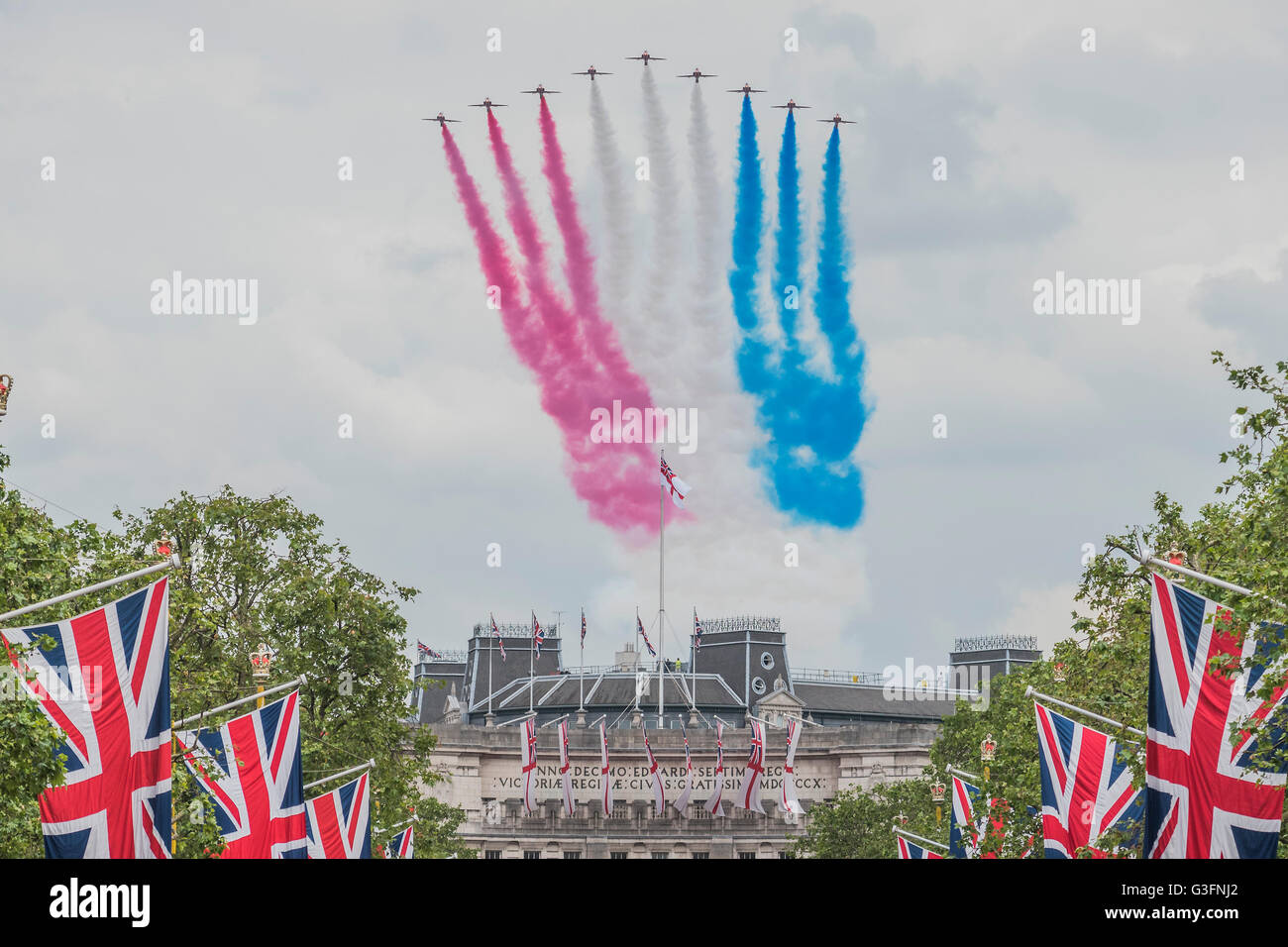 Raf red arrows mall hi-res stock photography and images - Alamy