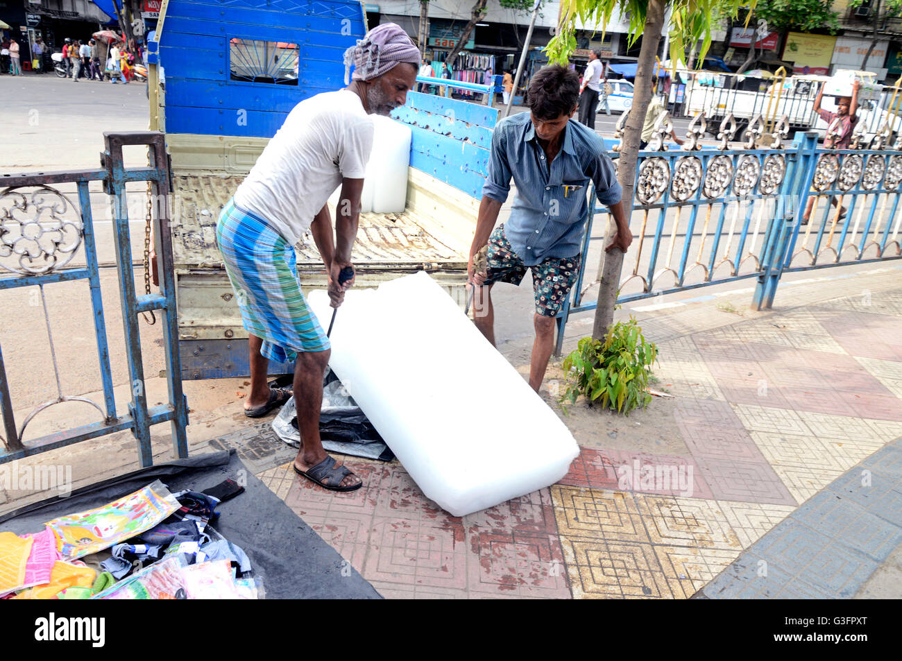 Ice Cube Arrivals Ice Cube High Resolution Stock Photography and Images ...