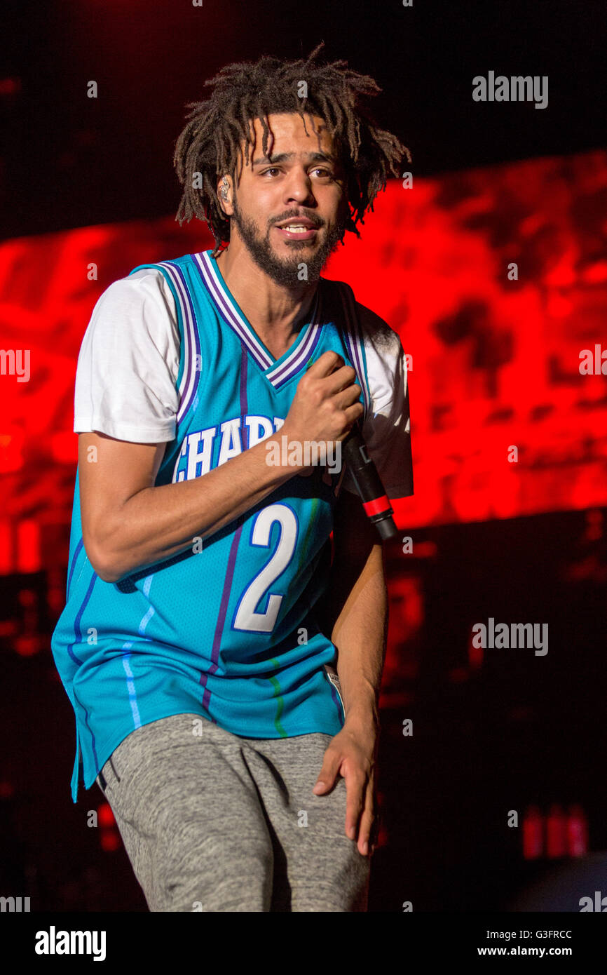 J cole rapper hi-res stock photography and images - Alamy