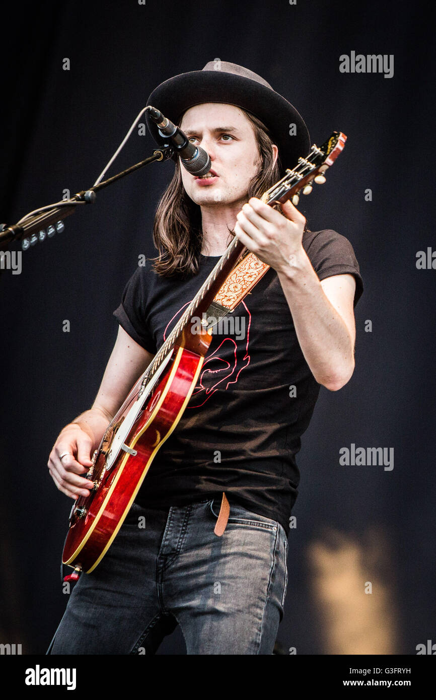 James bay singer 2016 hi-res stock photography and images - Alamy