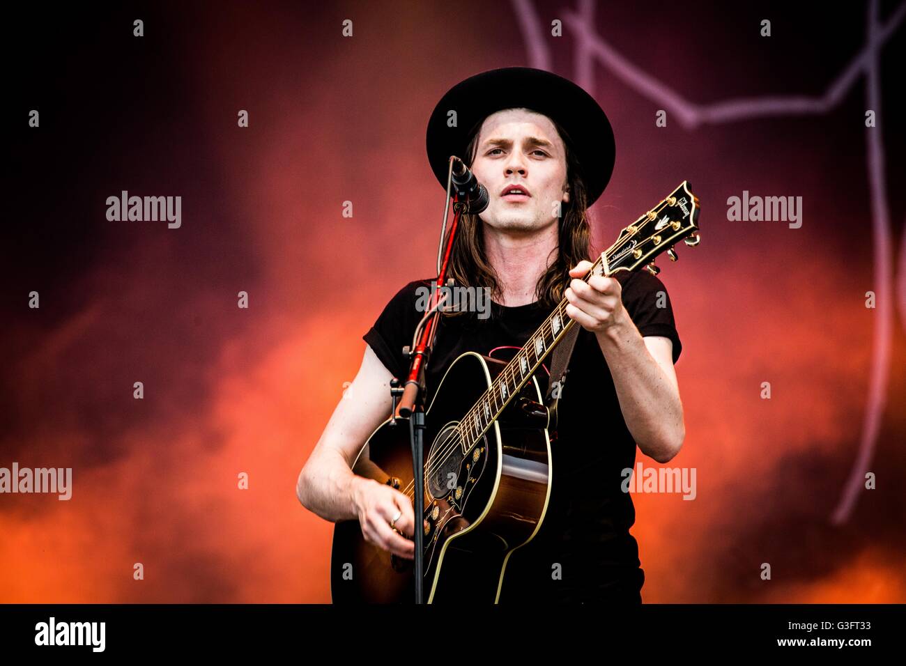 James bay singer 2016 hi-res stock photography and images - Alamy