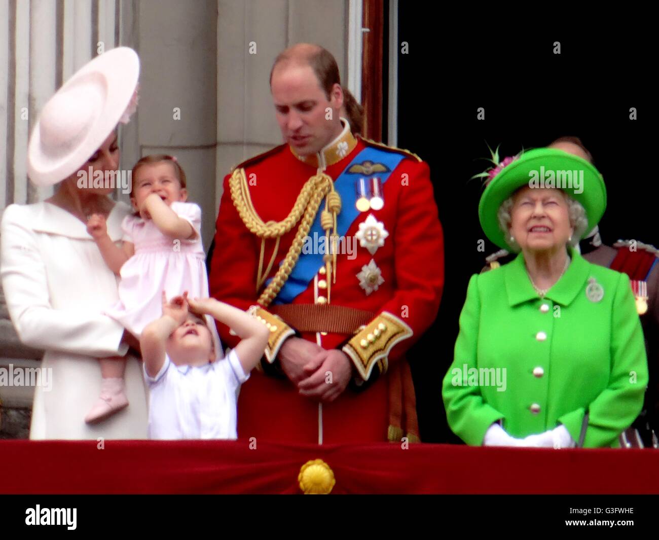 The Royal family on the balcony of Buckinghem Palace to watch the RAF ...