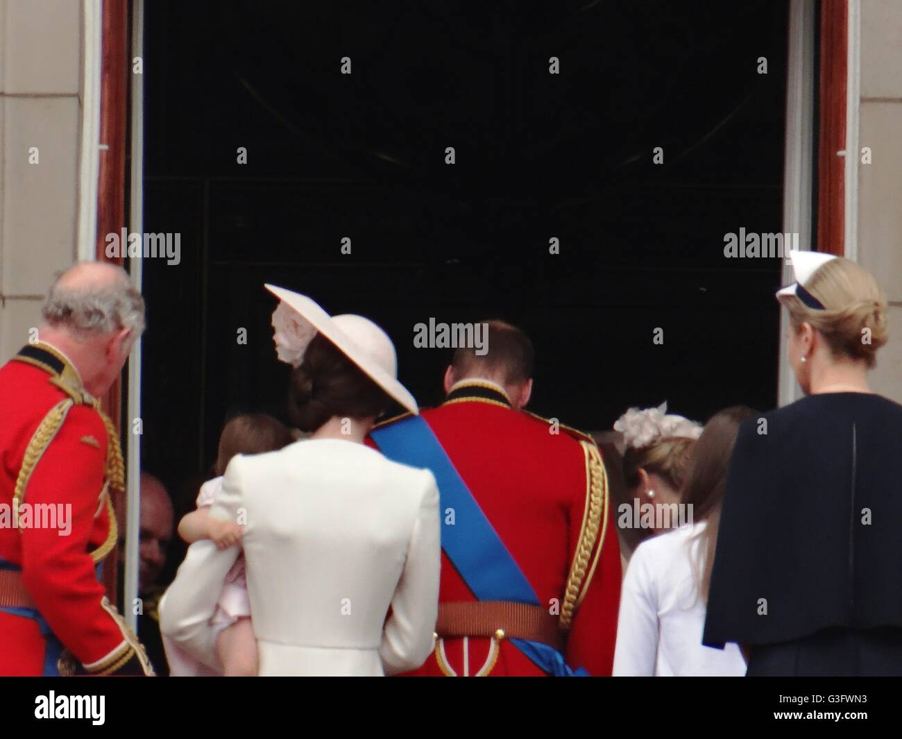 The Royal family on the balcony of Buckinghem Palace to watch the RAF ...