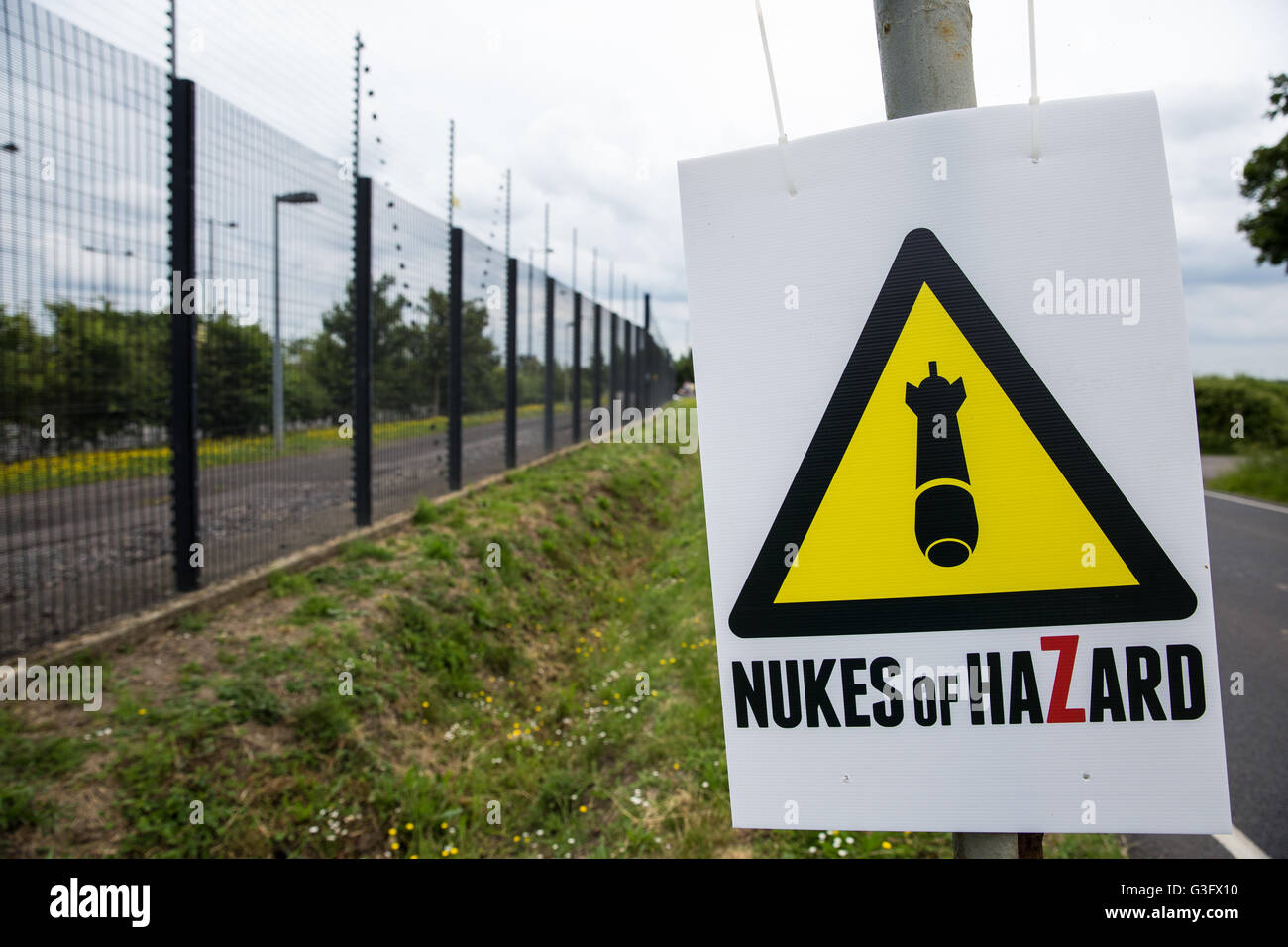 Burghfield, UK. 11th June, 2016. A sign hung by peace campaigners ...