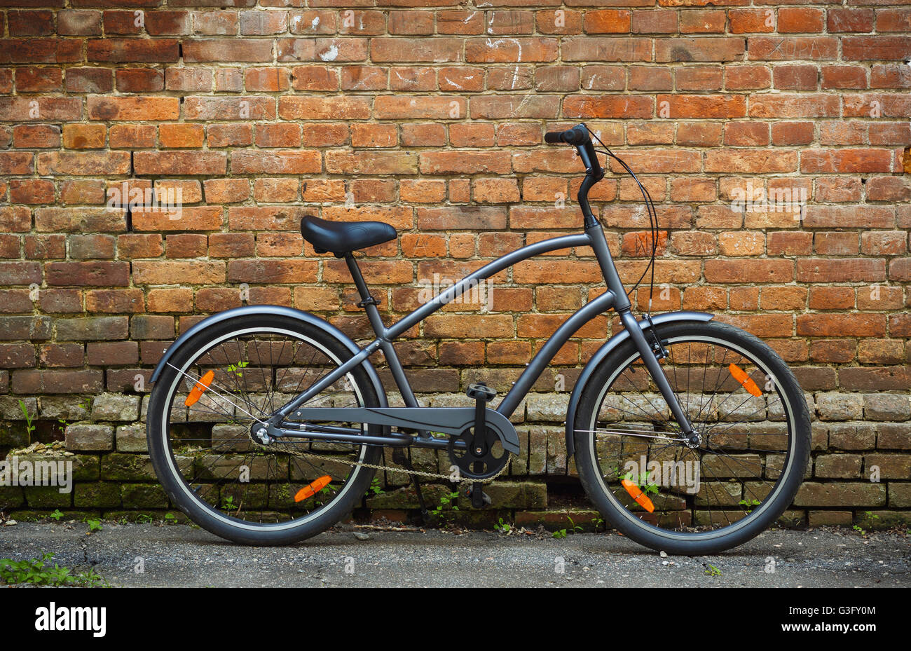 Black retro vintage bicycle with old brick wall Stock Photo - Alamy