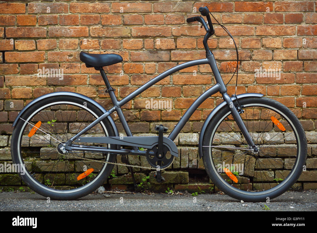 Black retro vintage bicycle with old brick wall Stock Photo - Alamy