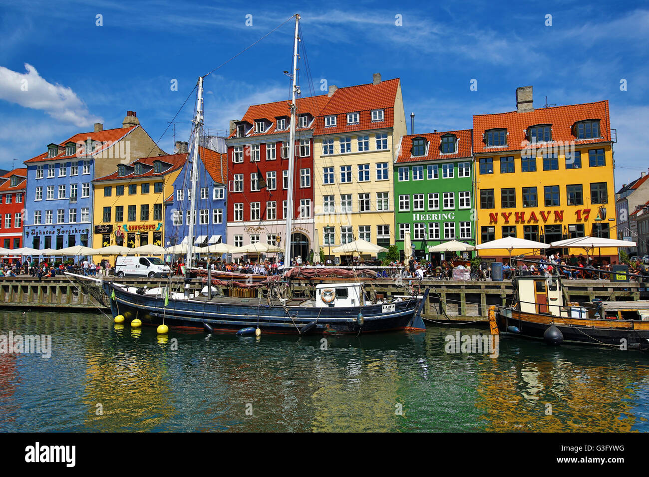Coloured houses and boats at Nyhavn Quay in Copenhagen, Denmark Stock ...