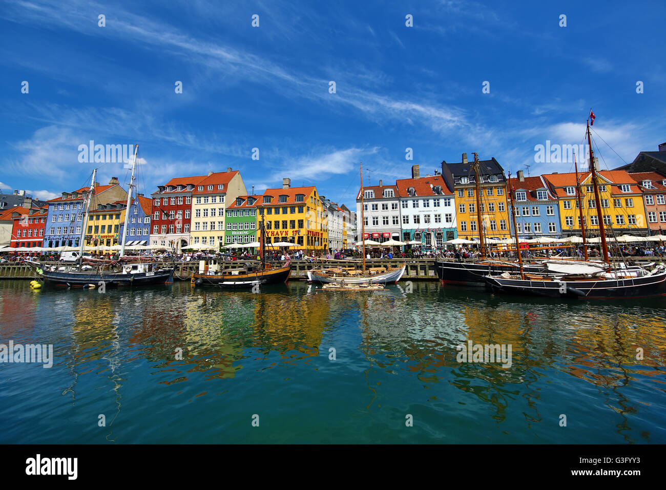 Coloured houses and boats at Nyhavn Quay in Copenhagen, Denmark Stock ...