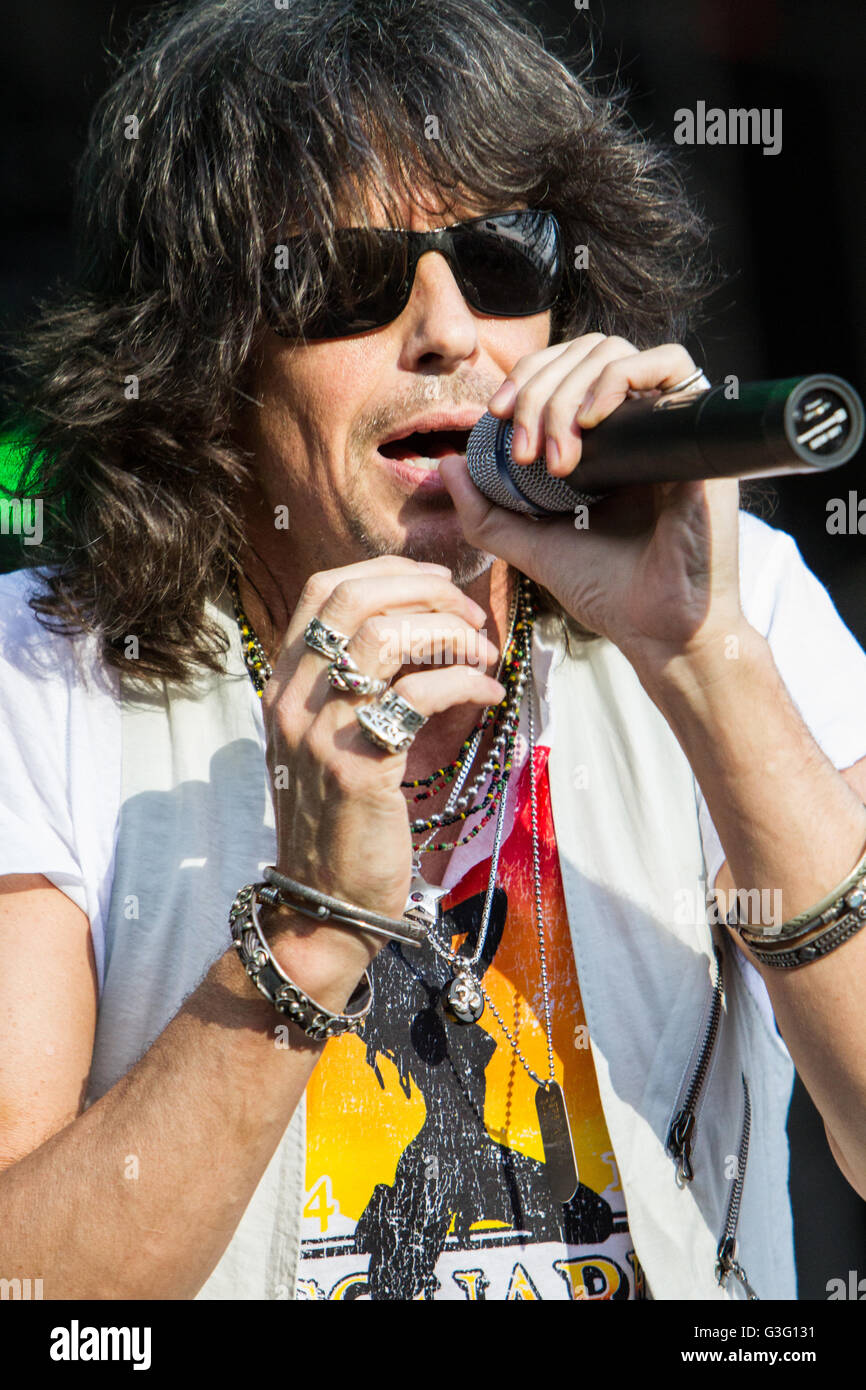 Mick jones foreigner rock band hi-res stock photography and images - Alamy