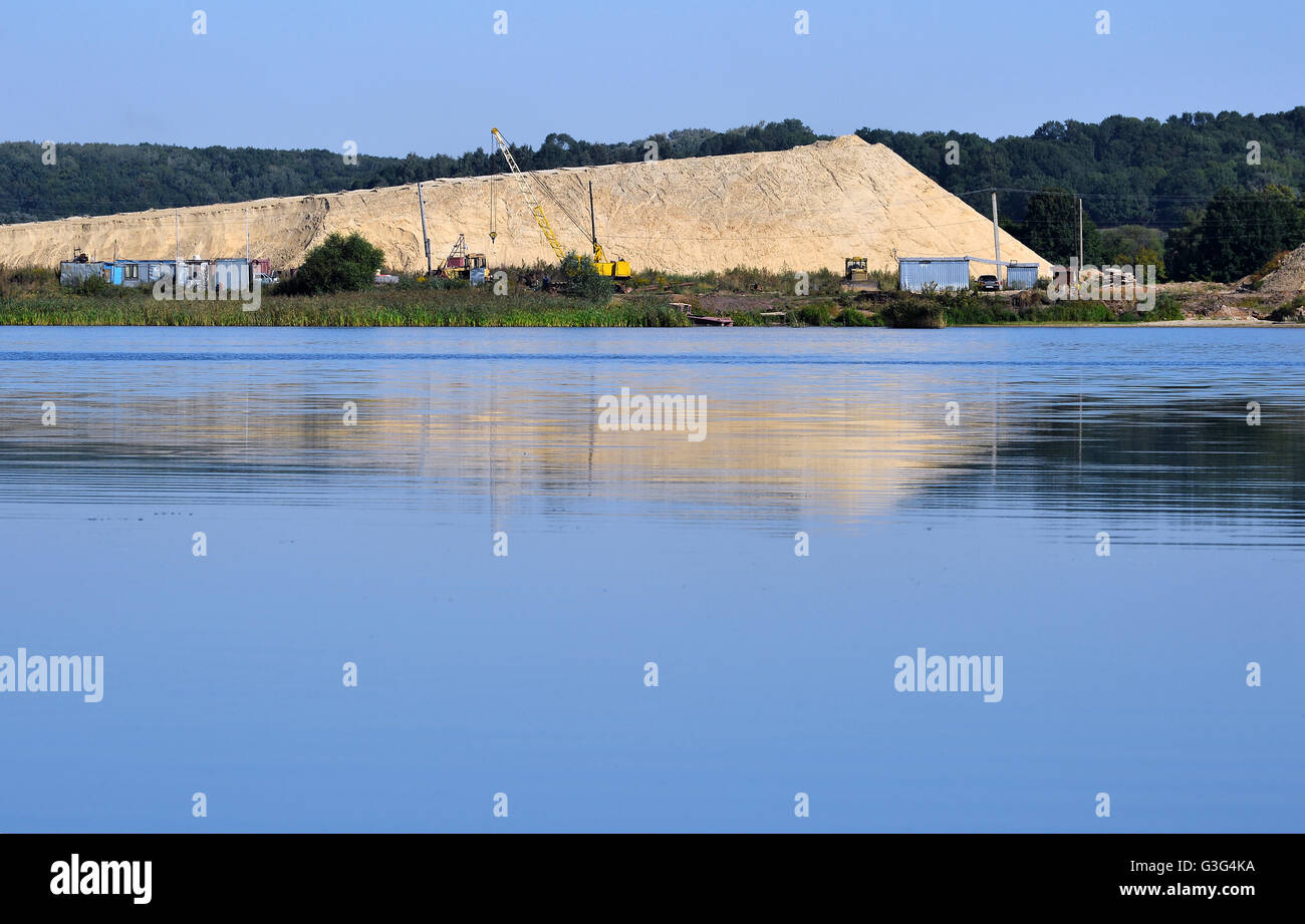 Extraction of sand in sandpit Stock Photo - Alamy