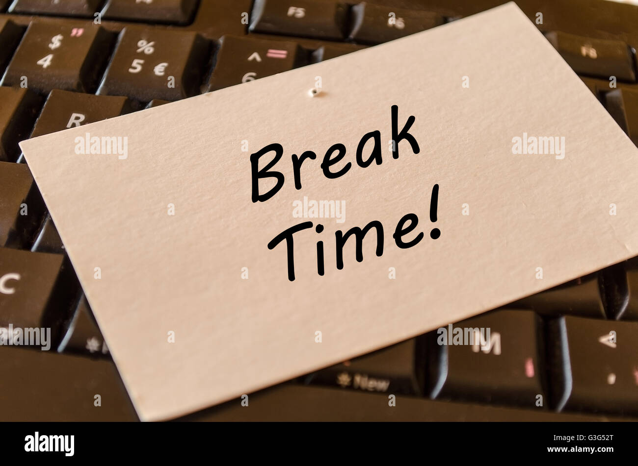 Break time concept on black keyboard background Stock Photo - Alamy