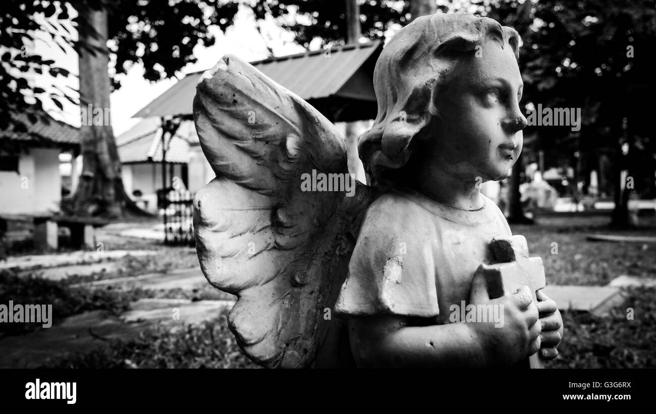 Pretty Little Angel Statue