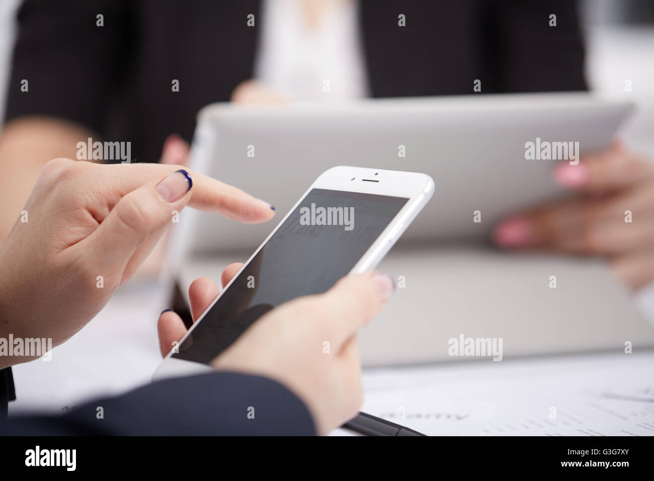 mobile phone in the women's hands Stock Photo - Alamy