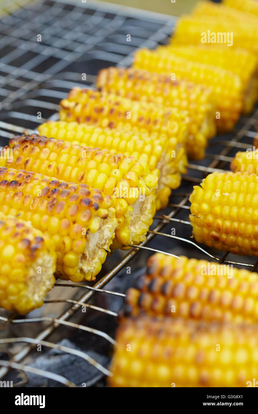 Corn on the grill Stock Photo - Alamy