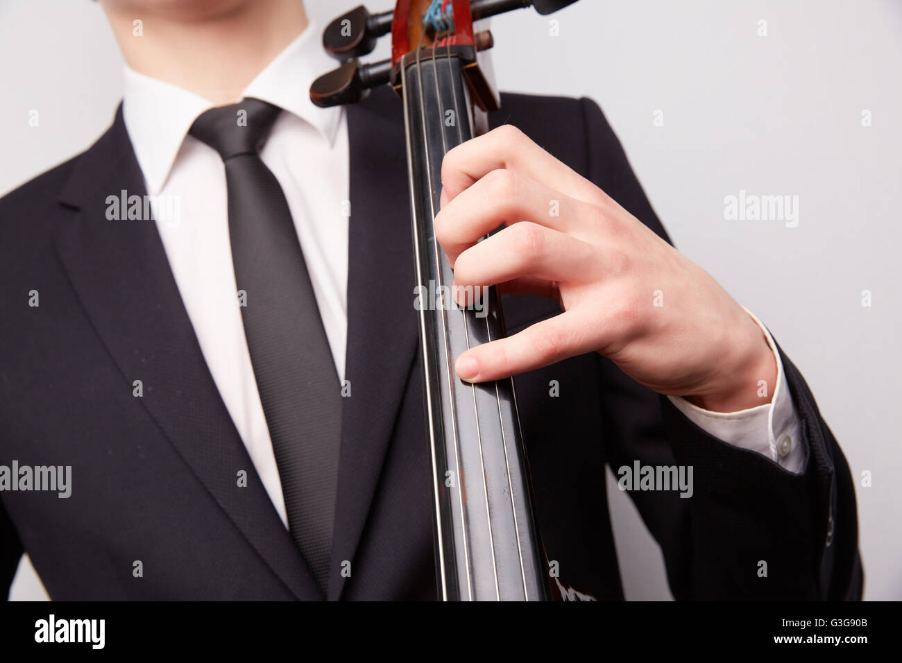 Man play cello hi-res stock photography and images - Alamy