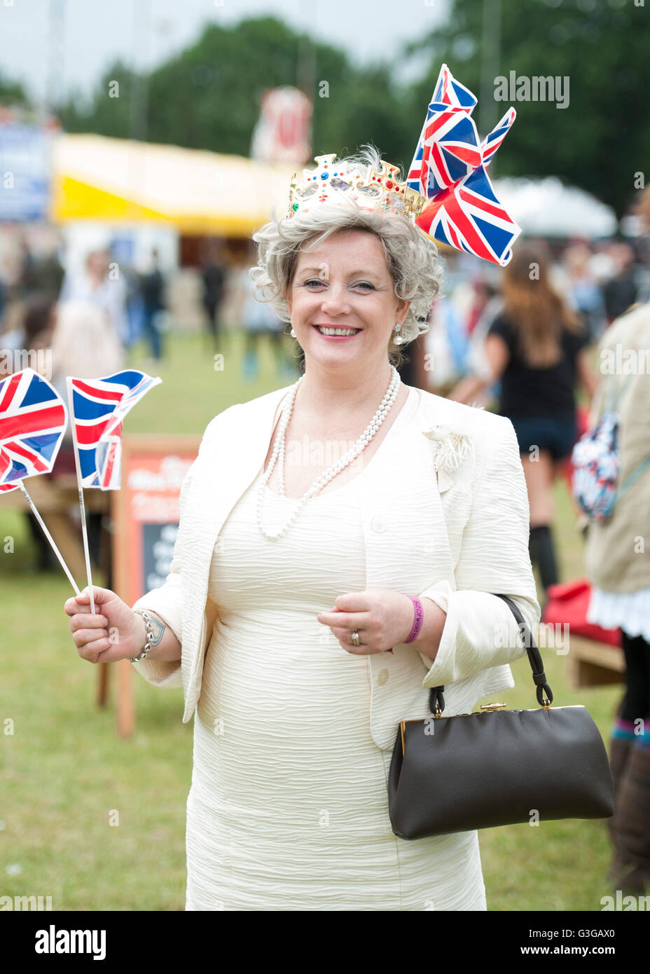 Queen elizabeth lookalike hi-res stock photography and images - Alamy