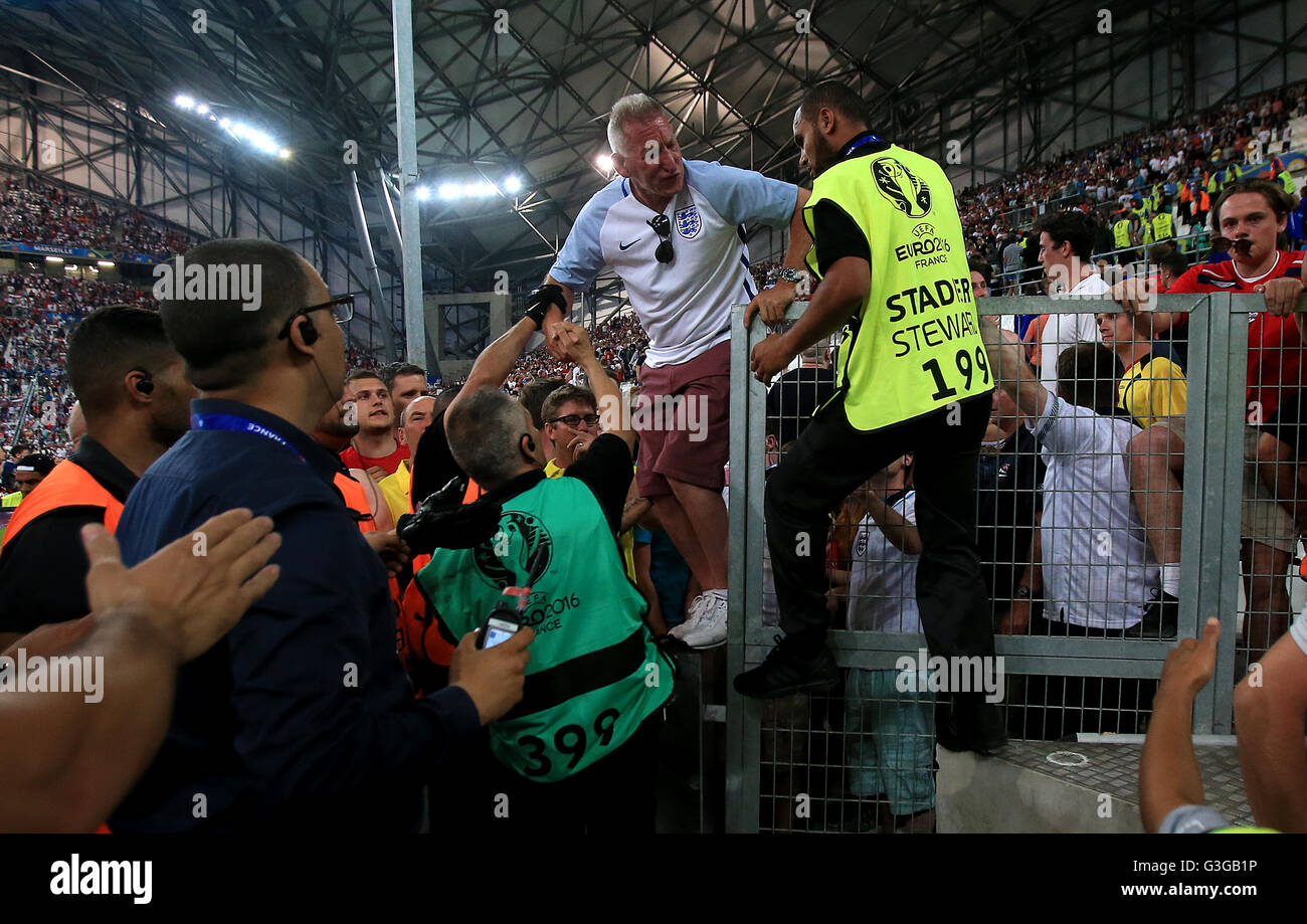 England euros fans flare hi-res stock photography and images - Alamy