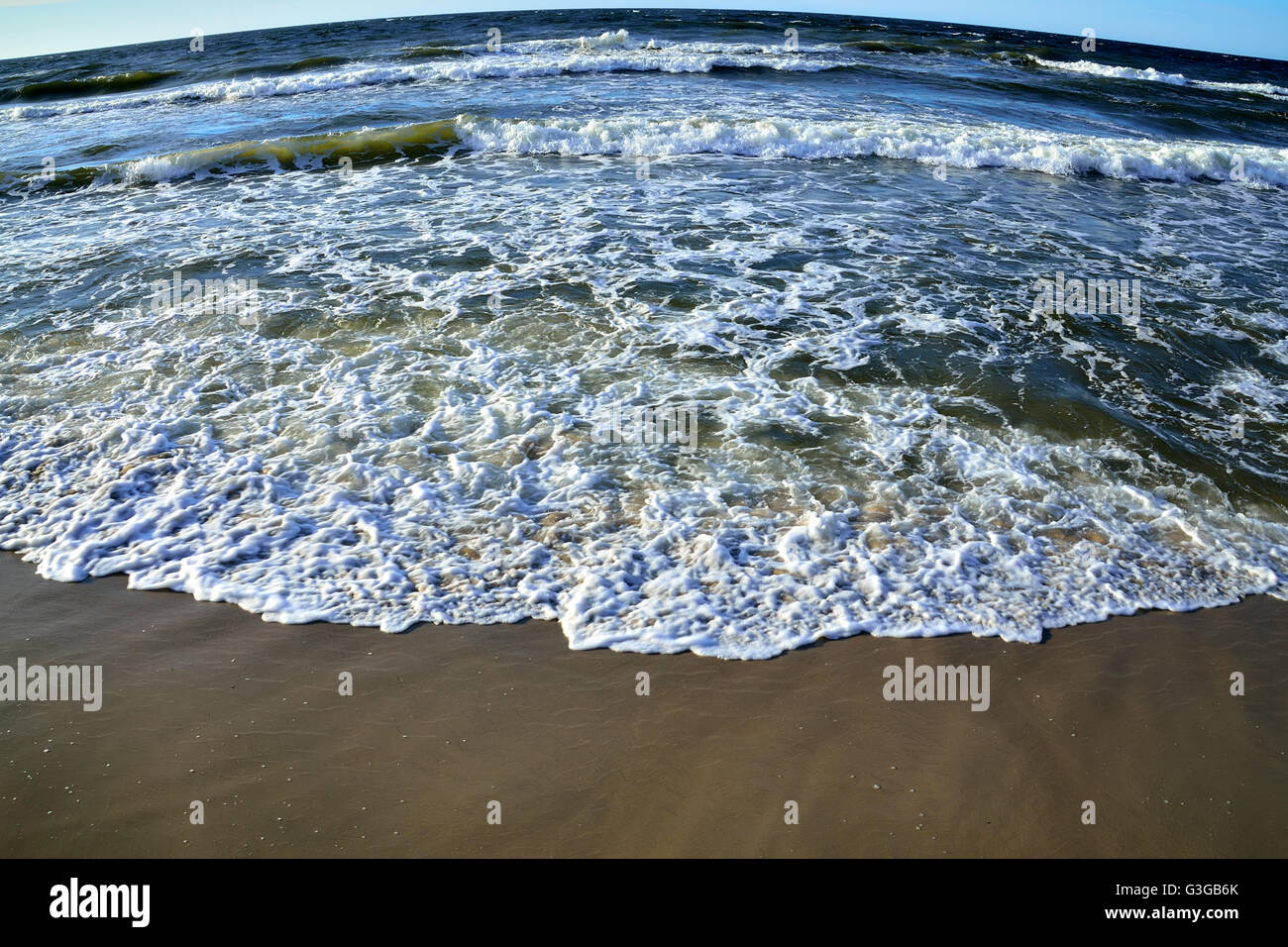 Beach lapping water horizon nobody hi-res stock photography and images ...