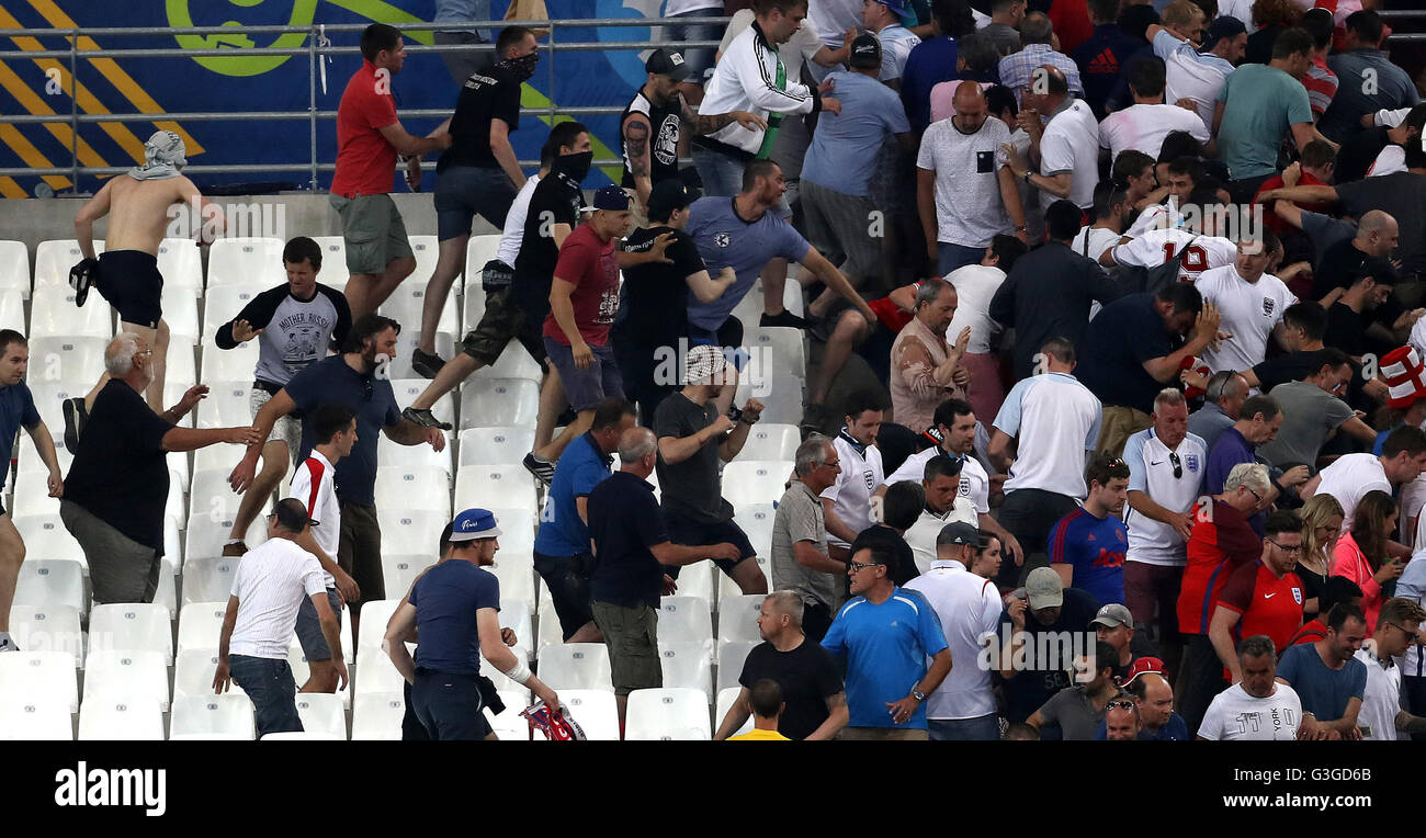 England euros fans flare hi-res stock photography and images - Alamy