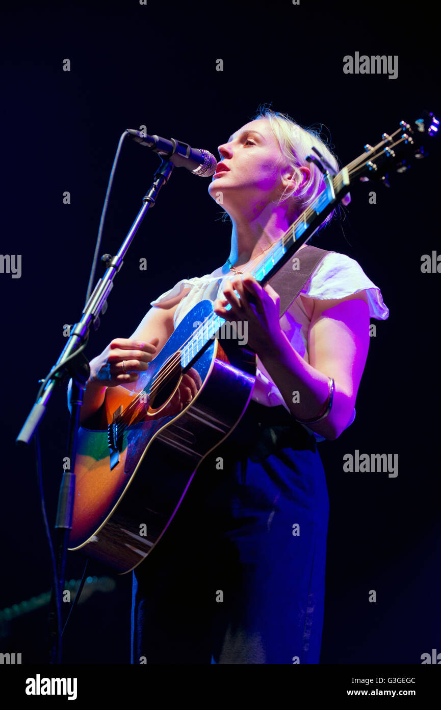 Laura marling neil young hi-res stock photography and images - Alamy