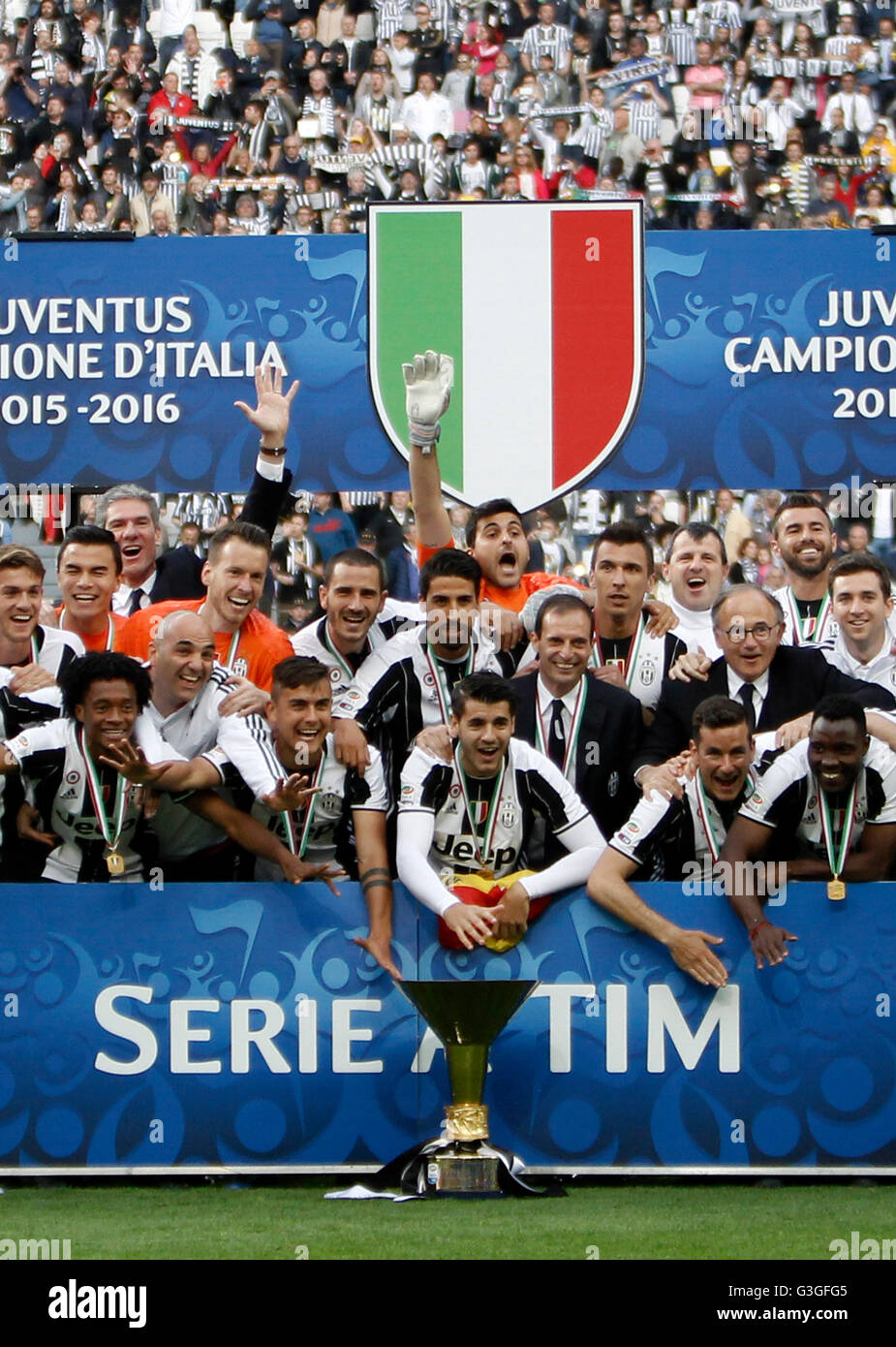 Rome, Italy. 14th May, 2016. Juventus players pose with the "Scudetto ...