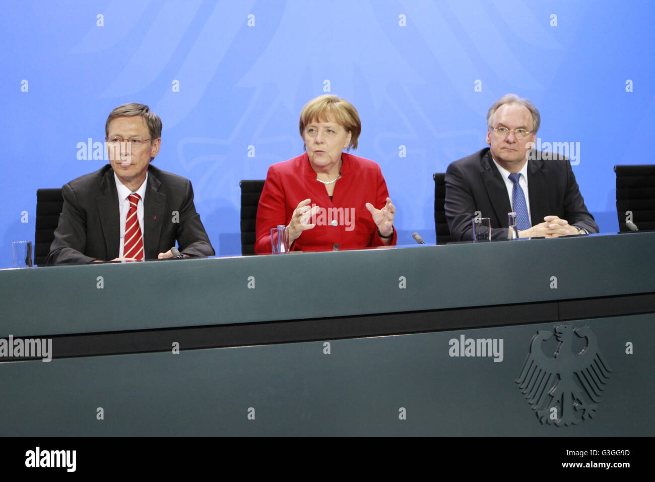 The photo shows the Chancellor Angela Merkel, Mayor of Bremen Carsten ...