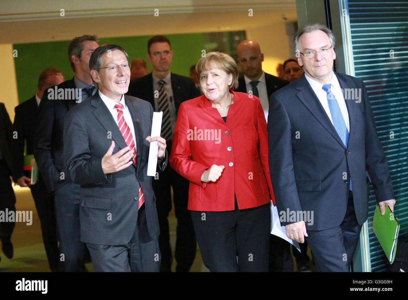 The photo shows the Chancellor Angela Merkel, Mayor of Bremen Carsten ...