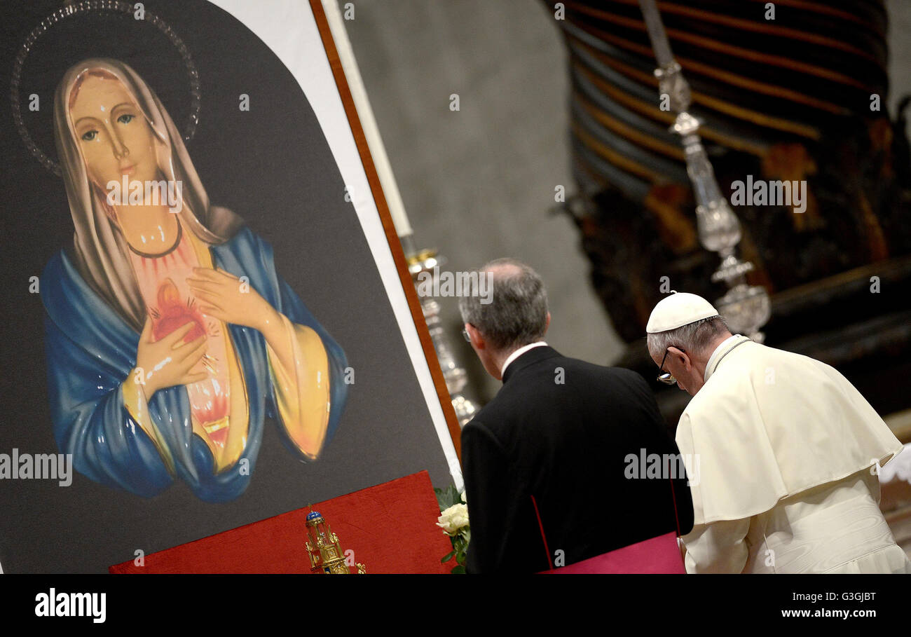 Vigil tears hi-res stock photography and images - Alamy