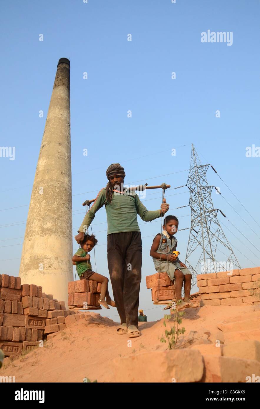 Child labour india brick hi-res stock photography and images - Alamy