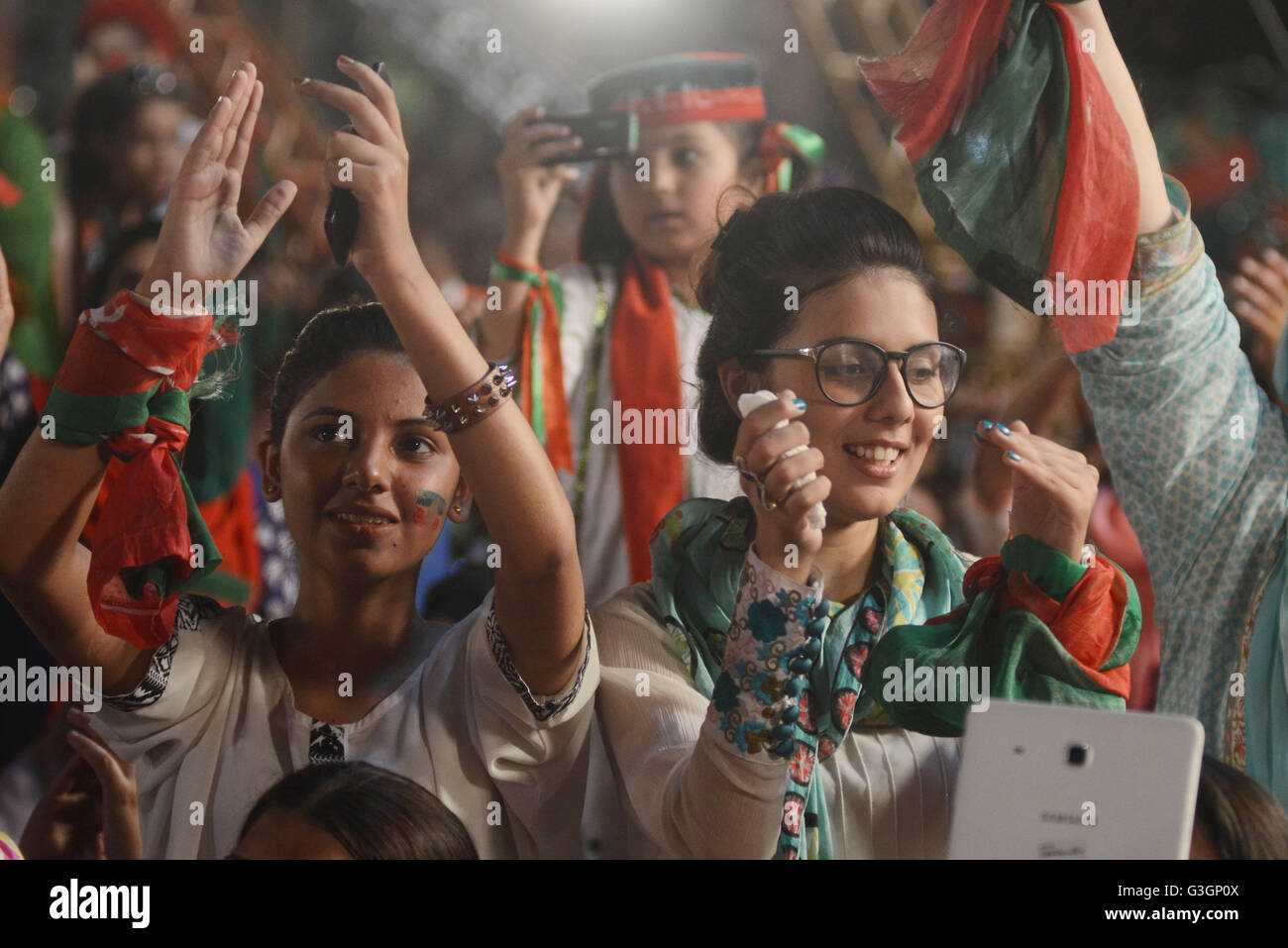 Supporters of Opposition and political party Pakistan Tehreek-e-Insaf ...
