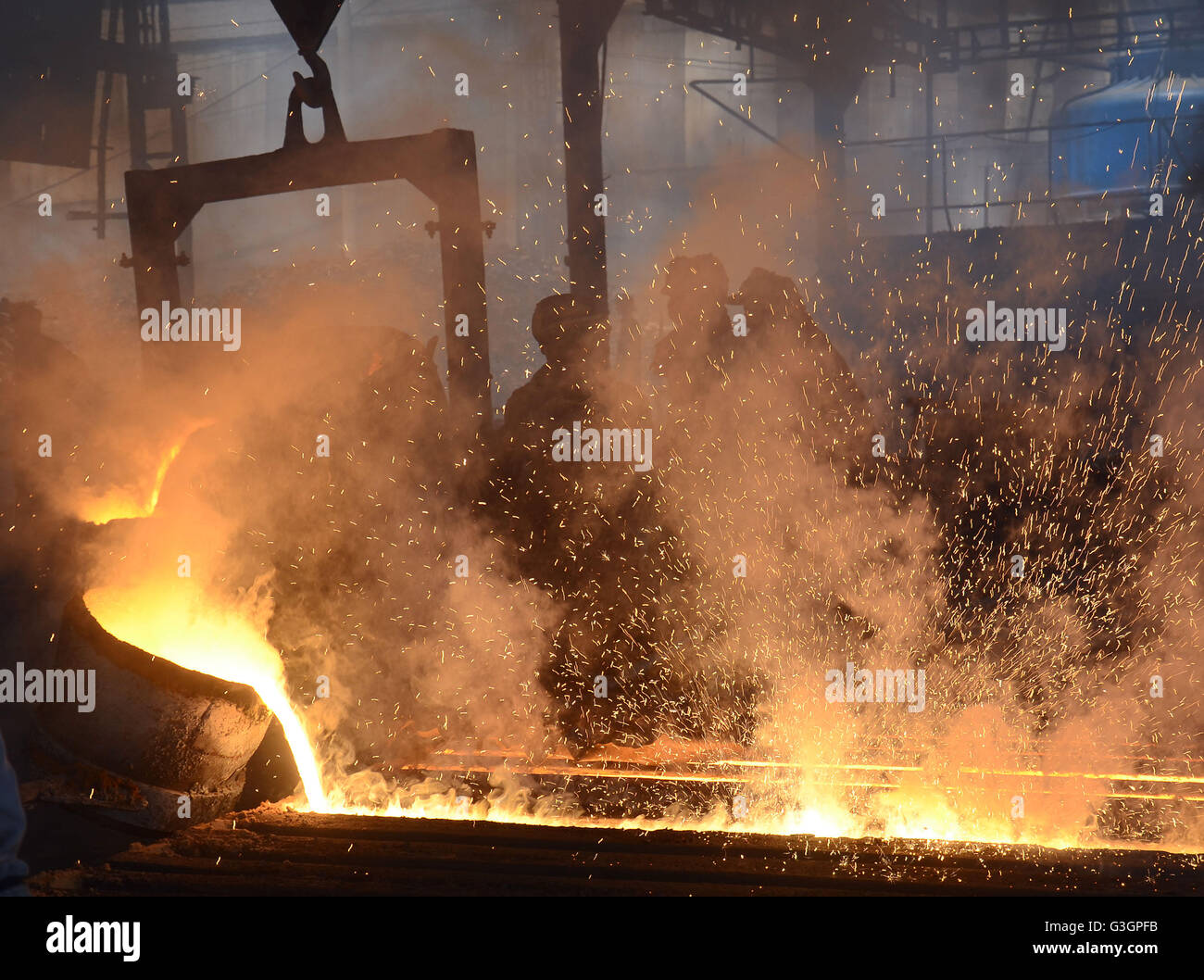 Pakistani blacksmiths work at an iron molding factory in an industrial ...