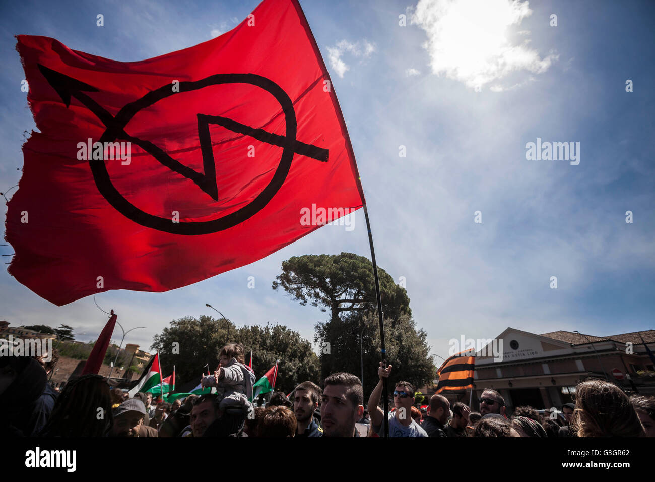 Rome, Italy. 25th Apr, 2016. Italian partisans attend a rally to ...