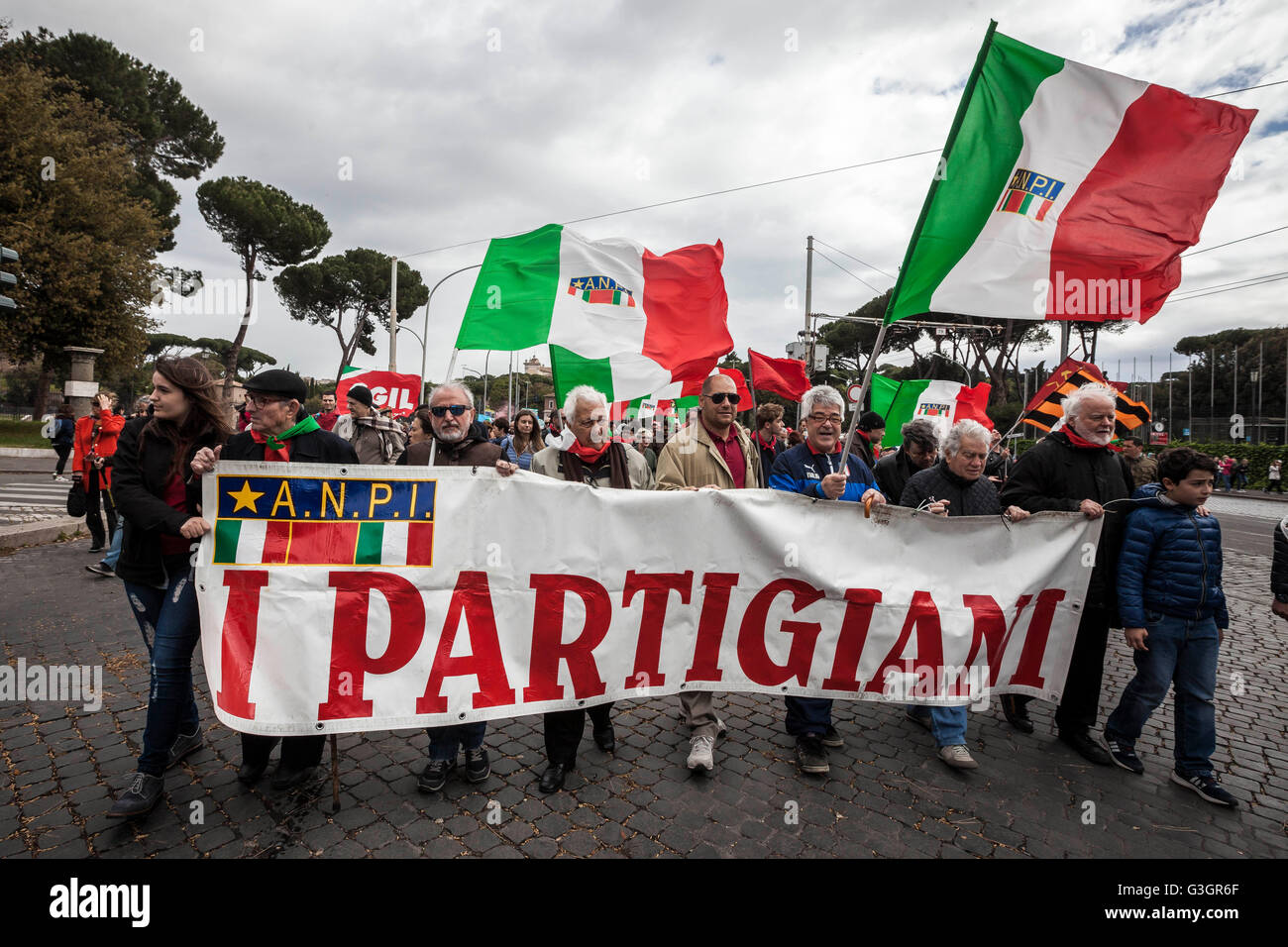 Rome, Italy. 25th Apr, 2016. Italian partisans attend a rally to ...
