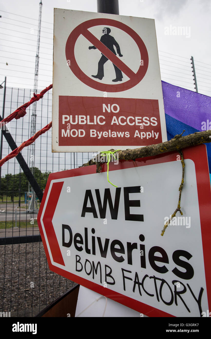 Anti nuclear weapons signs hi-res stock photography and images - Alamy