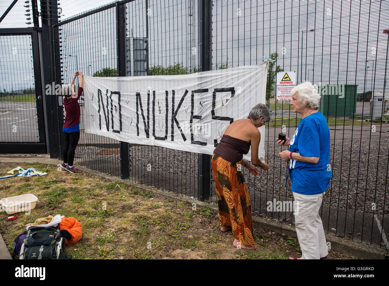 Burghfield, UK. 11th June, 2016. Ex-Greenham Common peace campaigners ...