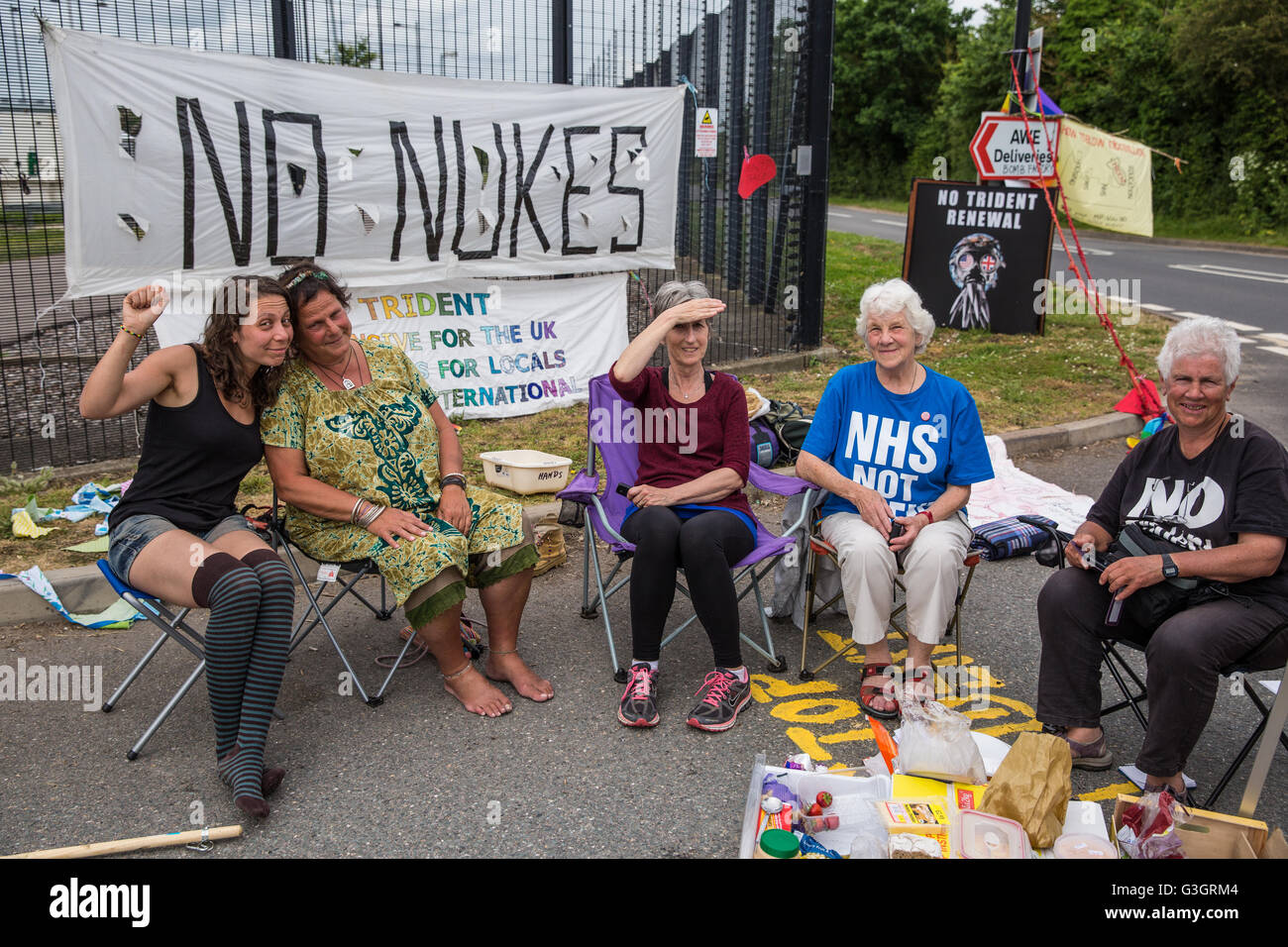 Burghfield, UK. 11th June, 2016. Peace campaigners blockade the ...