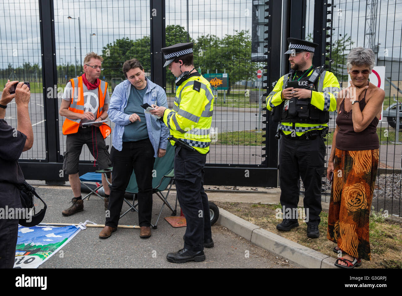Burghfield, UK. 11th June, 2016. A Ministry of Defence policeman issues ...